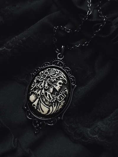 Vintage Gothic Corpse Bride Embossed Pendant Necklace - Devilnight.co.uk
