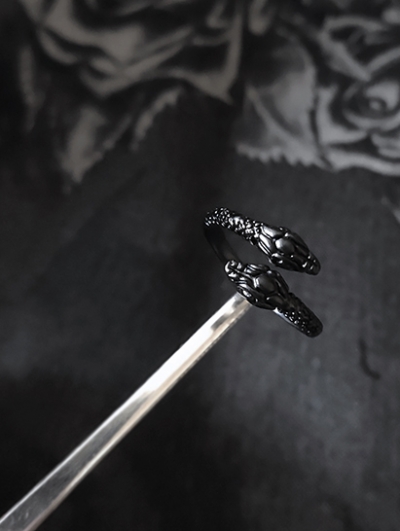 Black Gothic Punk Double-Headed Boa Constrictor Ring - Devilnight.co.uk